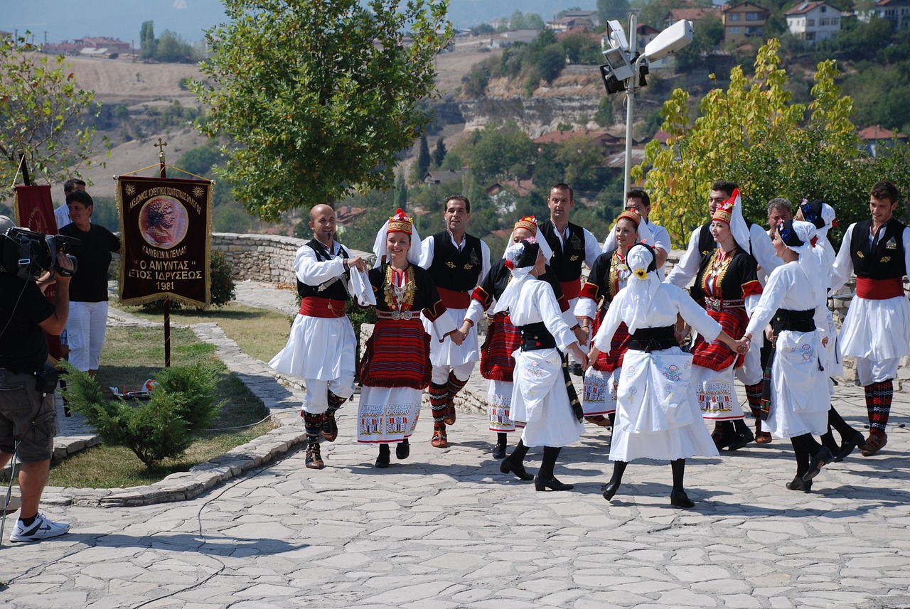 Sirtaki Dance: The Story Behind Greece's Most Famous Dance | Lodge ...