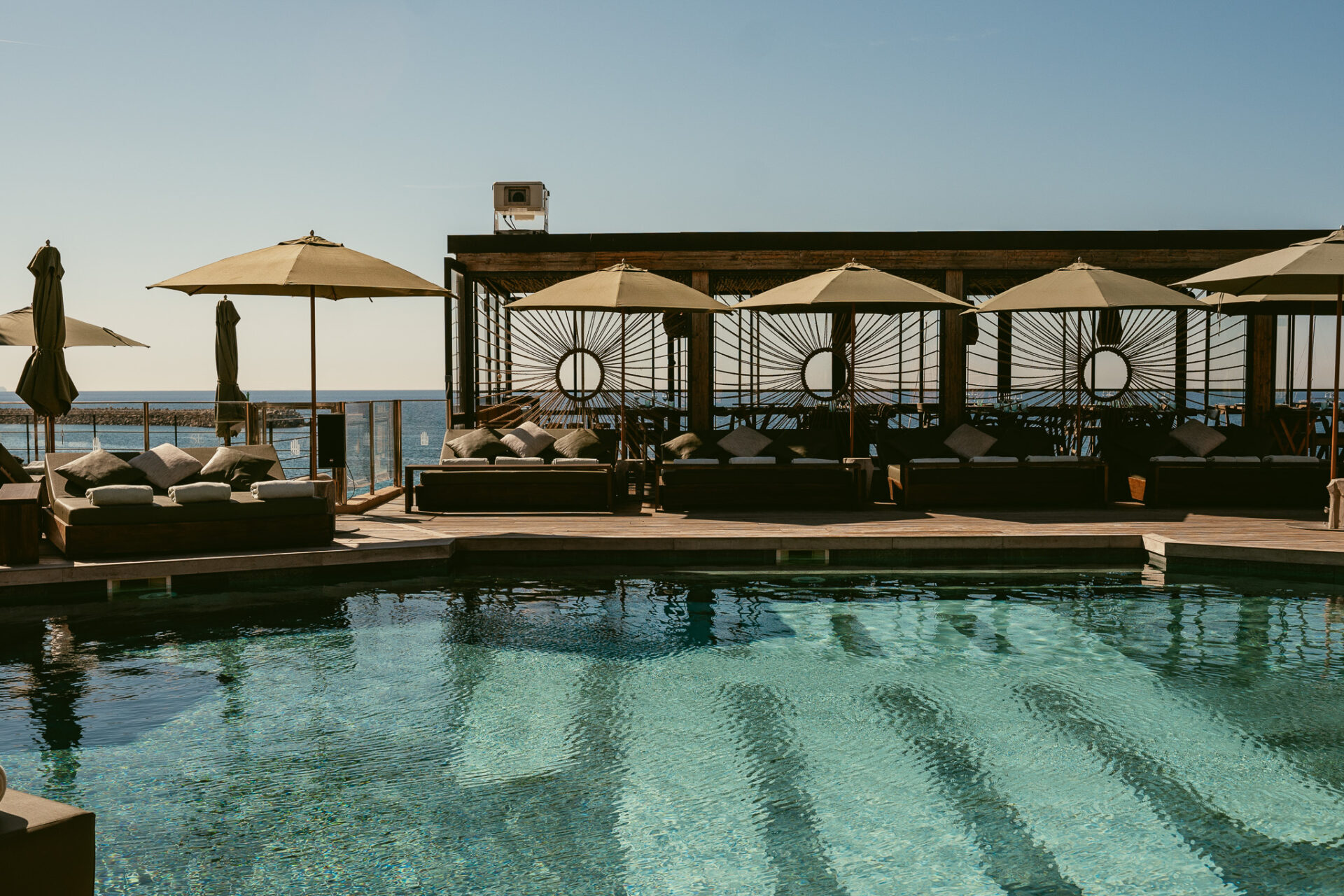 The Ultimate Guide to the Best Beach Clubs in Mallorca | Lodge Destinations